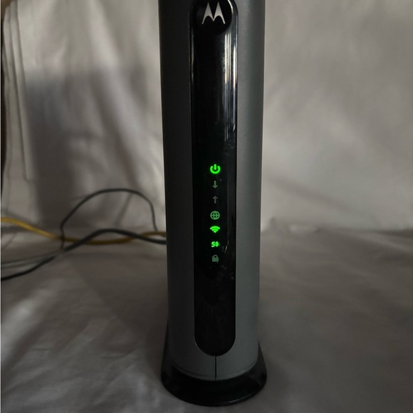 Motorola | Other | Motorola Black 6x4 Modem Ac160 Router Combo For ...